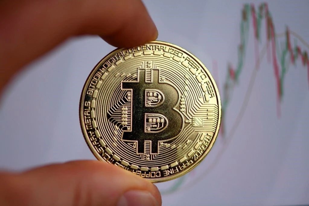 Cryptocurrency Prices Today Surge Terra Plunges 49 Equitypandit