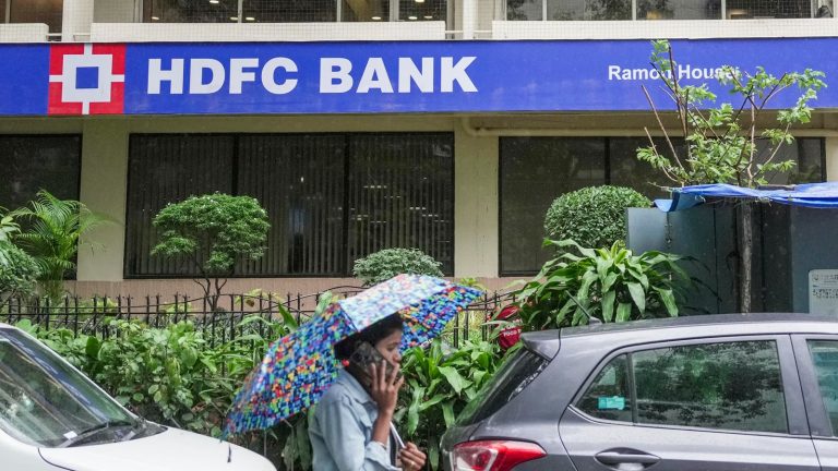HDFC Bank Lags Peers as Governance Review Clouds Sector Rally ...