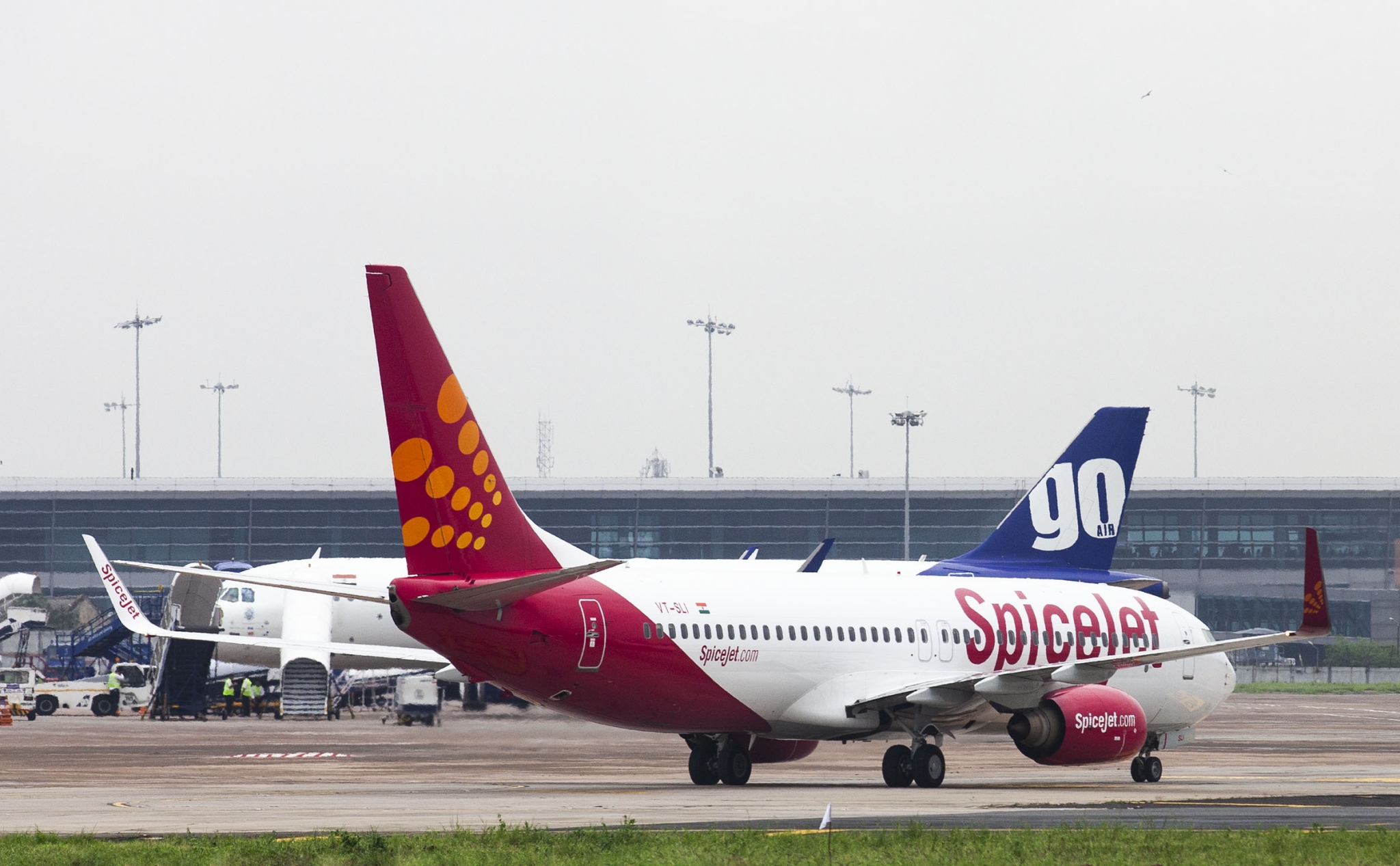 SpiceJet Shares Fall 3% After Settling $24M Credit Suisse Dues
